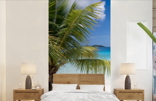 Behang - Fotobehang Tropische palmen op het strand - Breedte 120 cm x ...