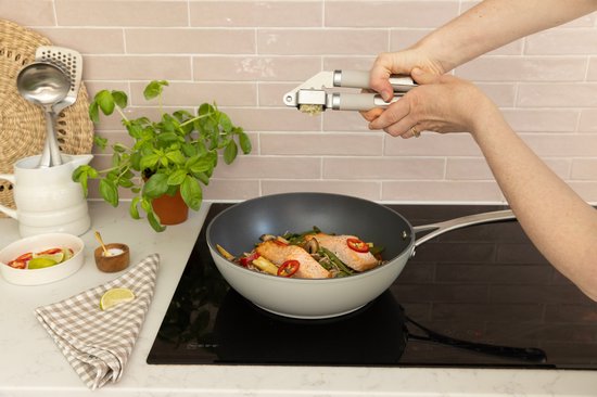 Laura Ashley - Roestvrij staal Knoflookpers met Keramisch Handvat ...