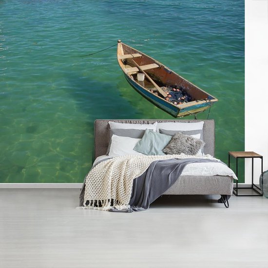 Fotobehang Sloep - sloep drijft op helre water breedte 295 cm x hoogte ...