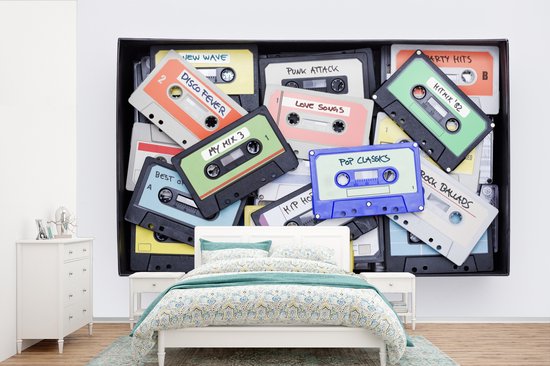 Behang - Fotobehang Schoenendoos vol met cassettebandjes - Breedte 450 ...