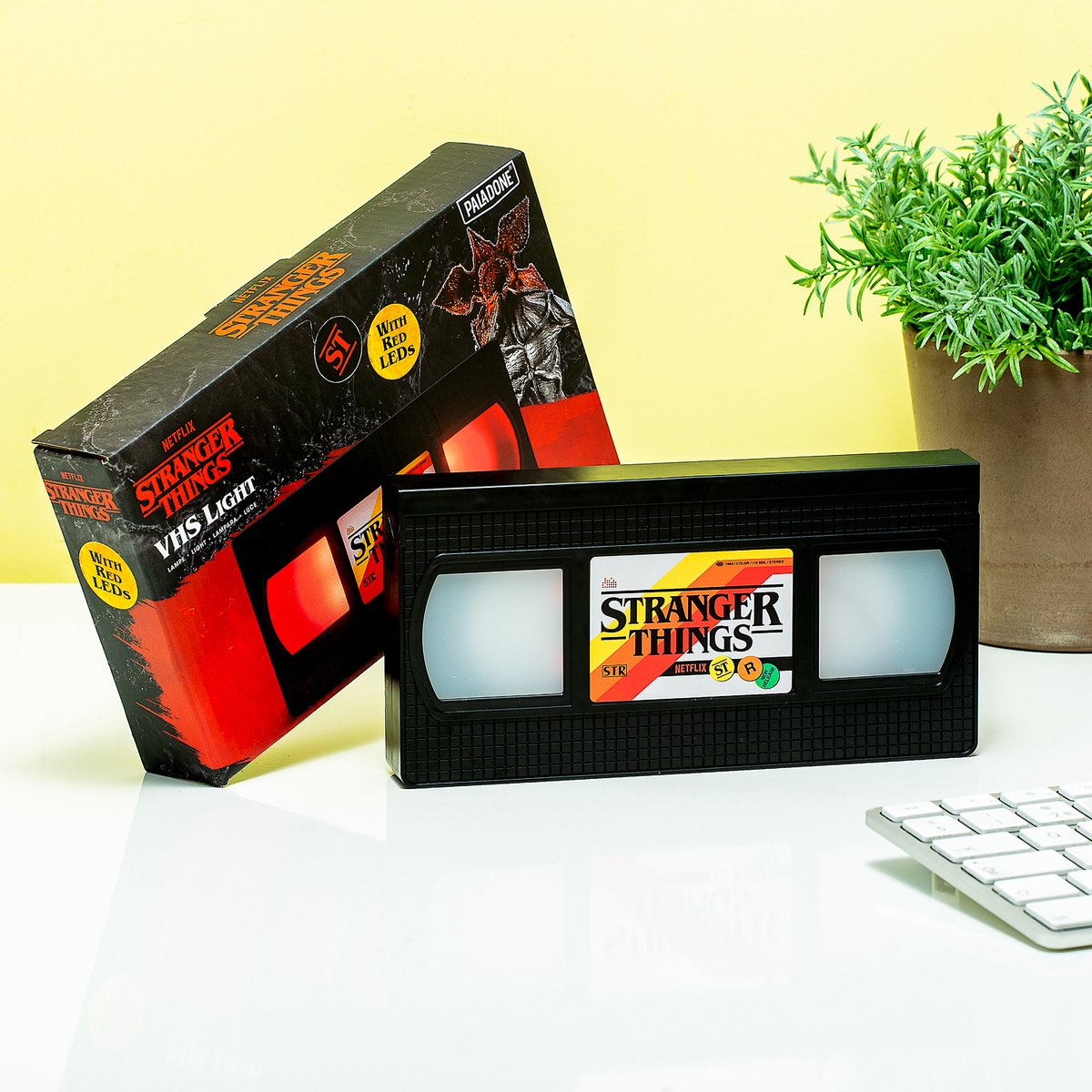 Stranger Things - VHS Logo - Light | bol.com