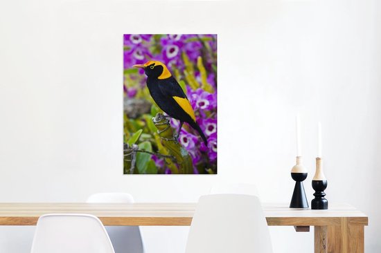Canvas Schilderij Prieelvogel tussen de paarse bloemen - 40x60 cm ...