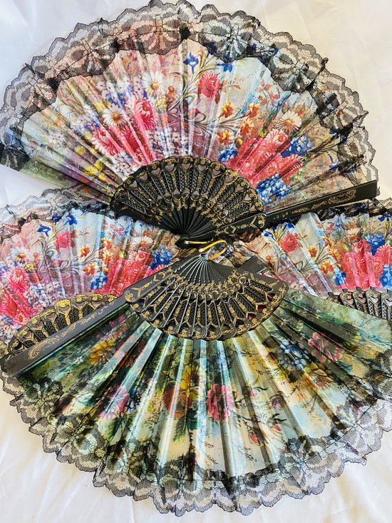 12 stuks Spaanse waaiers multicolor . Dit is een flamenco waaier ...