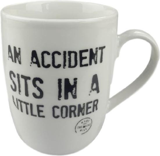 Mok met tekst - An accident sits in a little corner - Make that the cat ...