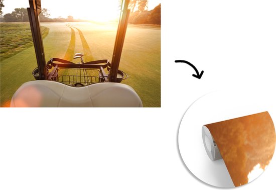 Behang - Fotobehang Golfkar die sporen op de golfbaan maakt - Breedte ...