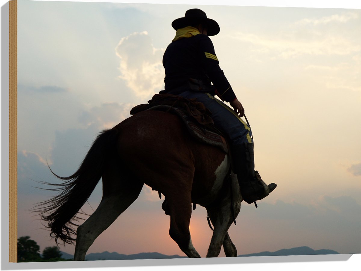Hout - Cowboy op Paard bij Zonsondergang - 80x60 cm - 9 mm dik - Foto ...