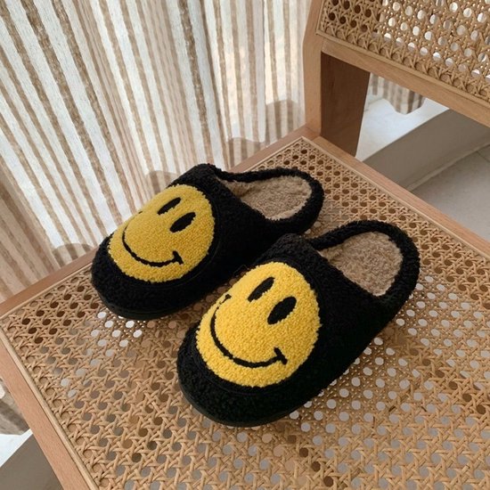 VAASZ - Fluffy Smiley Pantoffels / Sloffen / Slippers / Huisschoenen ...