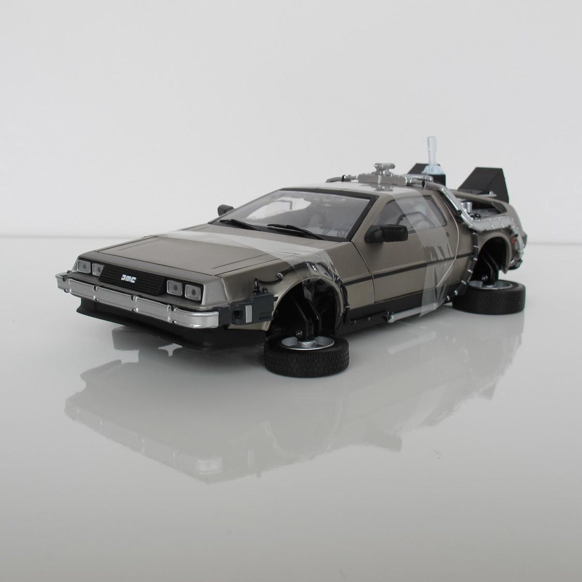 Sun Star 1:18 DeLorean DMC 12 Time Machine - Back To The Future part II ...