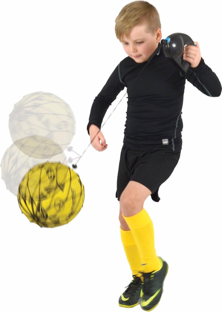 Kickmaster voetbal training | Close control trainer ball skills ...