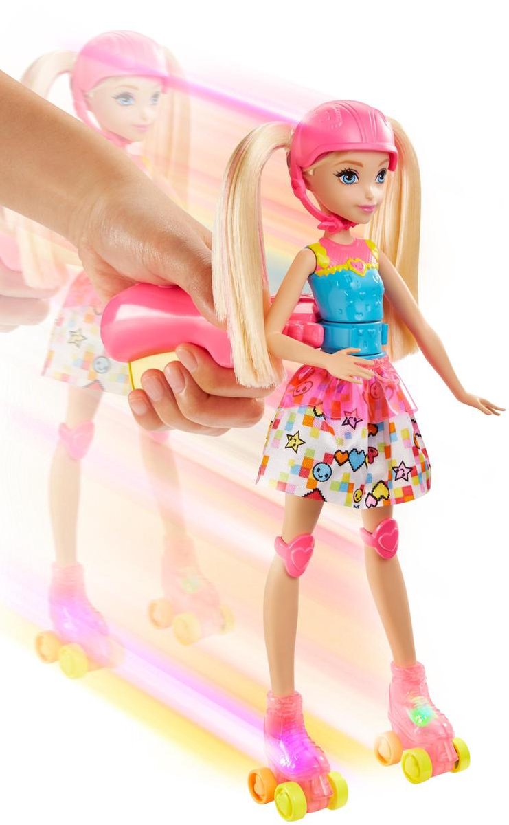 Barbie Video Game Hero Met Lichtgevende Rolschaatsen - Barbiepop | bol