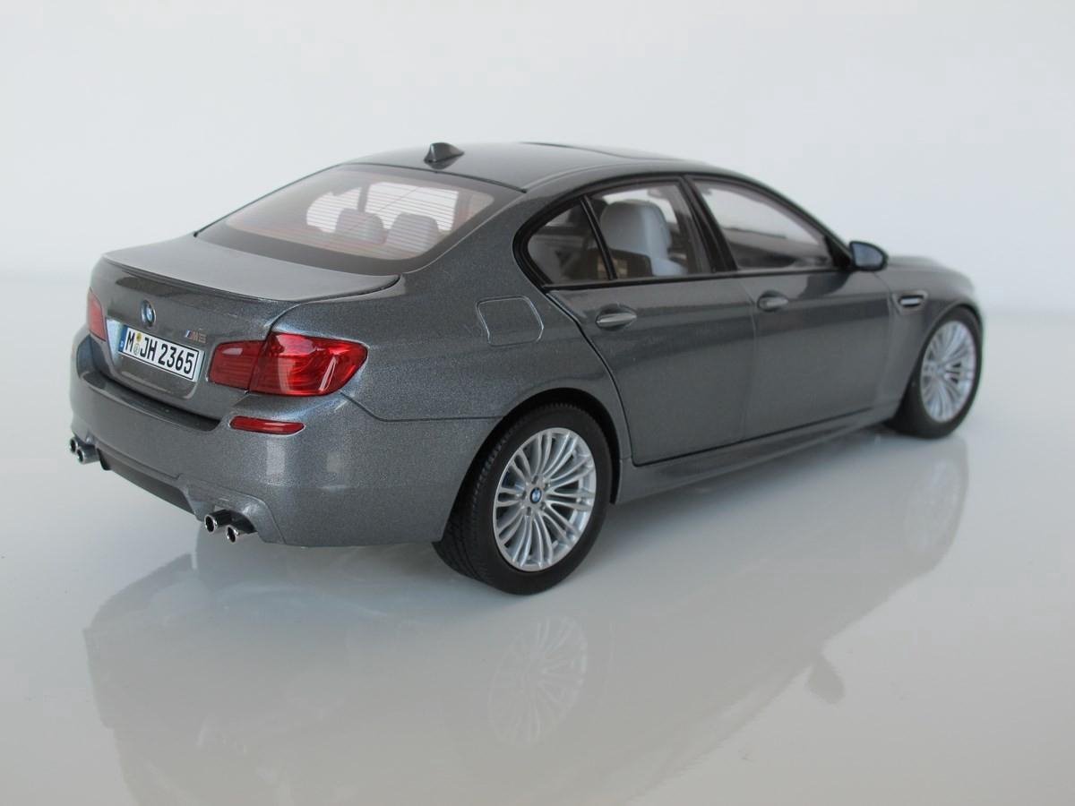 Paragon 1:18 BMW M5 F10, Space Grey | bol.com