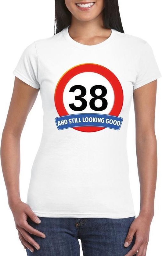 38 jaar and still looking good t-shirt wit - dames - verjaardag shirts ...