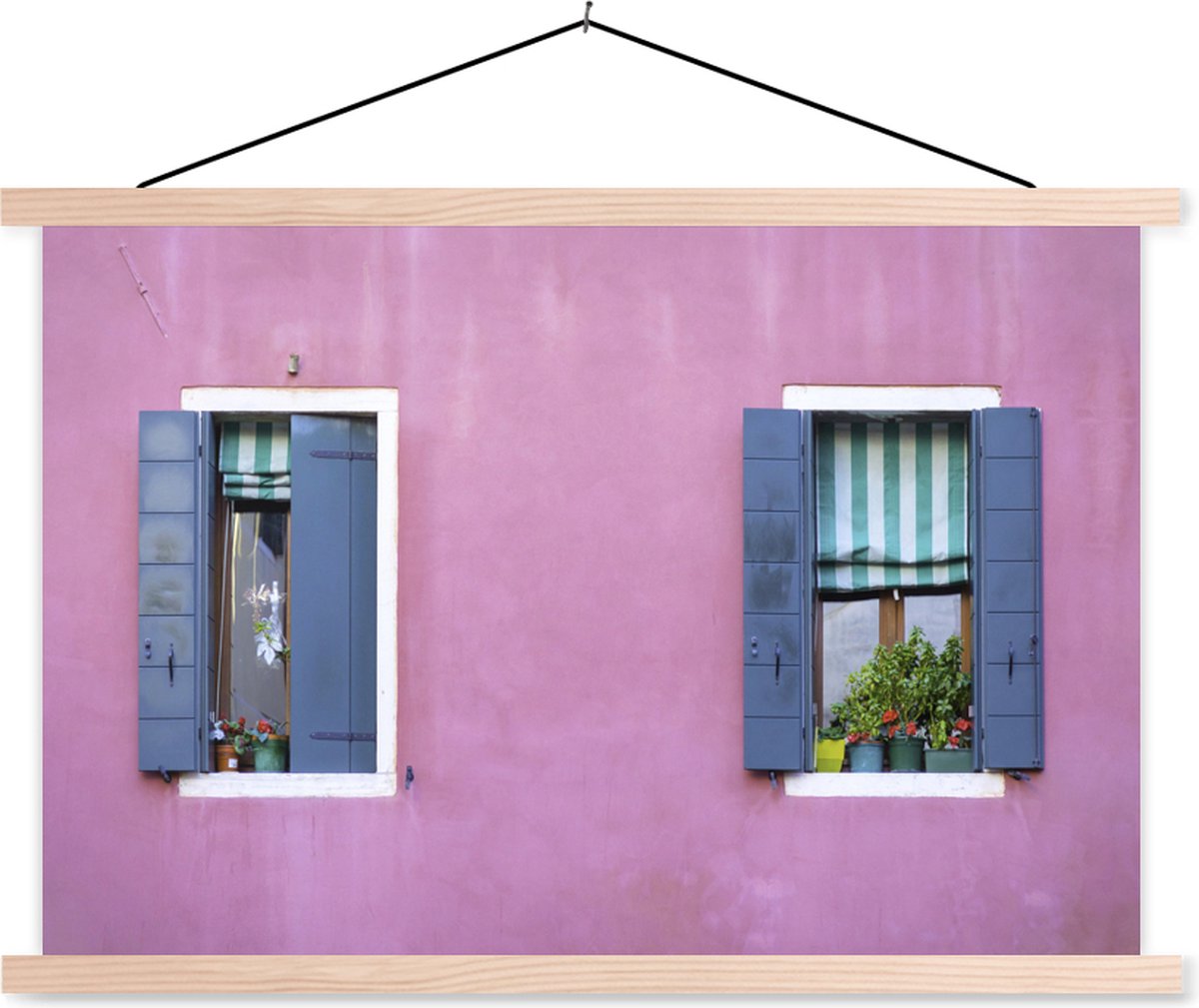 Mur rose avec deux volets bleus affiche textielposter lamelles vierges ...