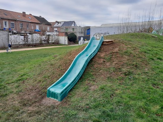 Talud/Platform Robinia met B-PLAY Glijbaan Kunststof Groen met ...