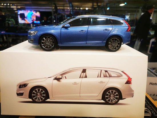 Volvo V60 2015 Blauw Metallic 1-18 Paudi Models | bol.com