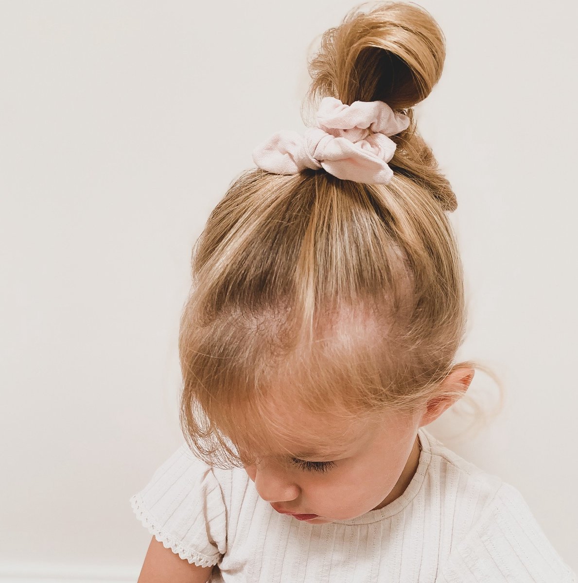 Mini scrunchie met strik - sideshow rose linen | Roze | Baby | bol.com