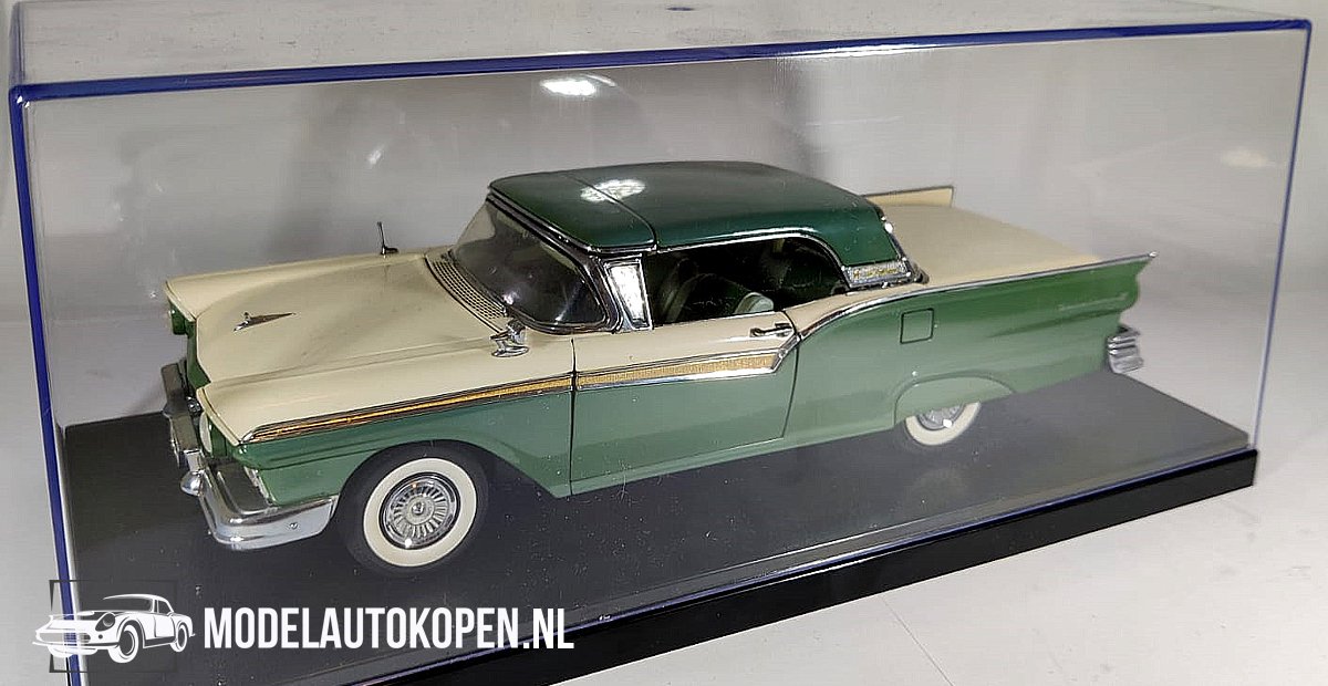 1957 Ford Fairlane (Creme/Groen) (20 cm) 1/24 Danbury Mint - Model auto - Schaalmodel... | bol