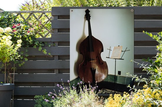 Tuinposter - Tuindoek - Tuinposters buiten - Contrabas en standaard met ...