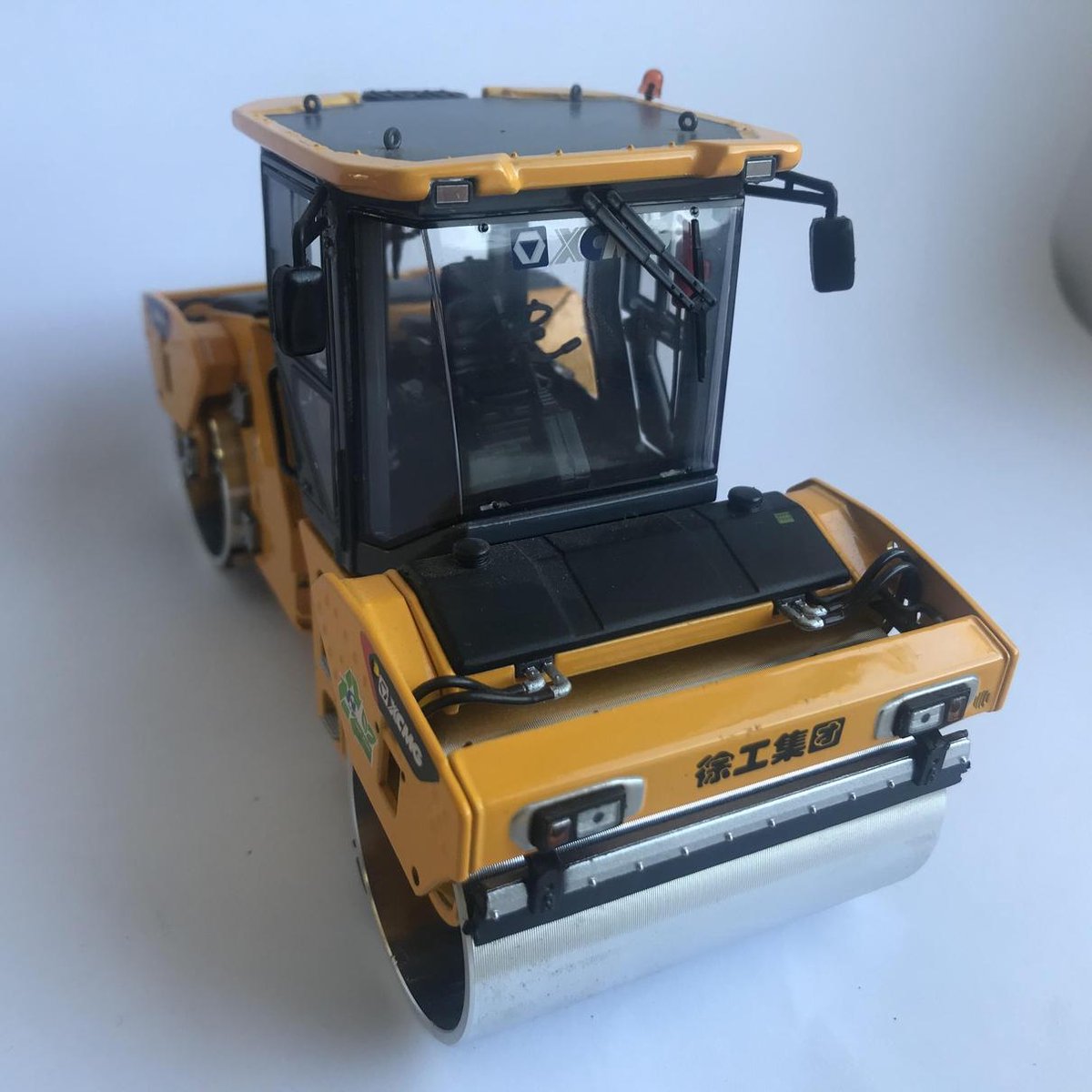 XCMG Rouleau vibrant à double tambour. Roadtech. Construction de route ...