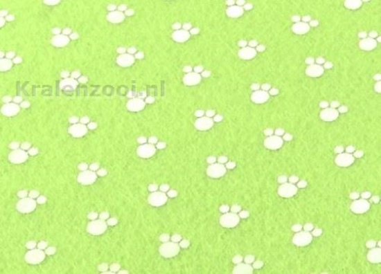 Hondepootjes op groen vilt | bol.com