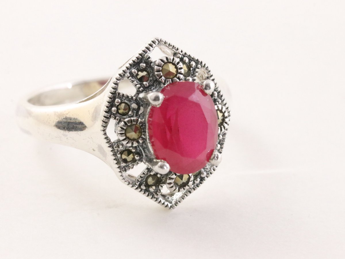 Zilveren ring met robijn en marcasiet - maat 17 | bol.com