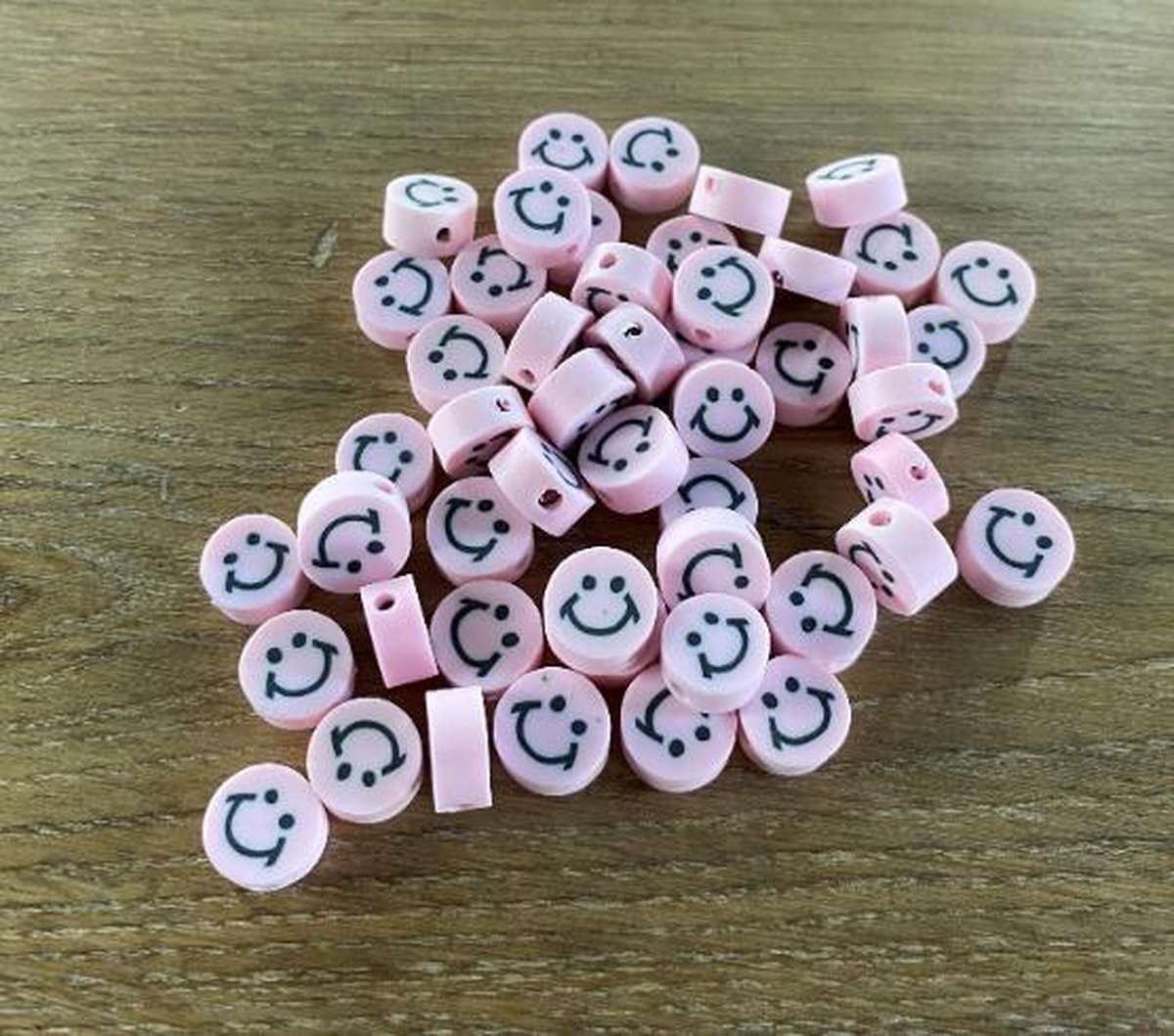 50 stuks Kralen Smiley Licht Roze - 1 cm - Figuurkralen - Kleikralen ...