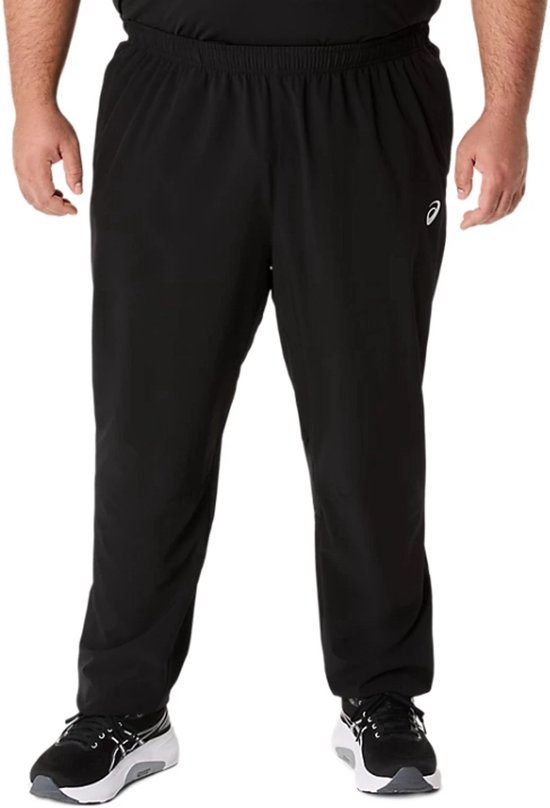 Asics core woven pant in de kleur zwart. | bol