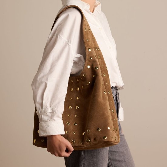 Manfield - Cognac suède schoudertas met gouden studs | bol