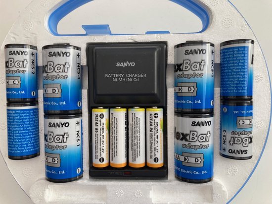 Sanyo - Battery kit Basic met batterijen en oplader | bol.com