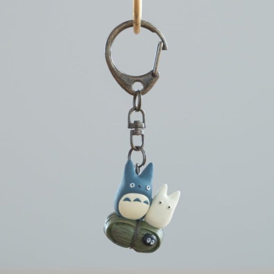 STUDIO GHIBLI - Blue and White Totoro - Keychain | bol