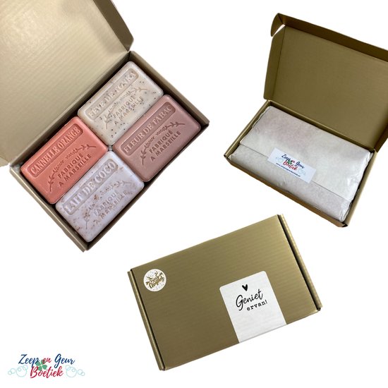 Kerst cadeau box met Kokosmelk, kaneel-sinaasappel, tabaksbloem ...