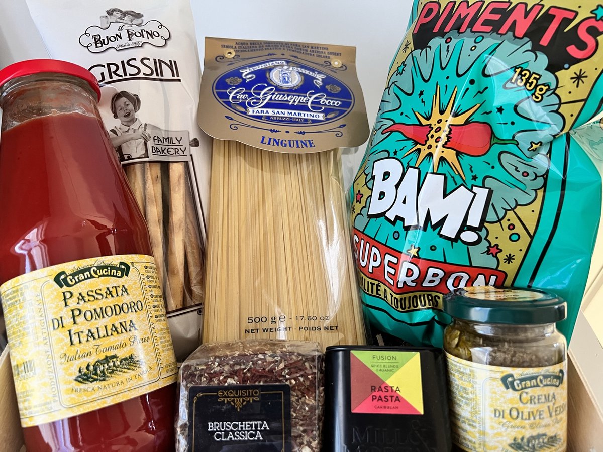 Geschenkmand met zuiderse delicatesse - pasta en tapenades | bol