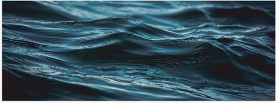 WallClassics - Poster (Mat) - Rustige Golven op Zee - 90x30 cm Foto op ...