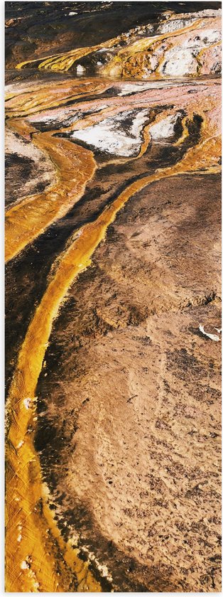 Poster (Mat) - Gele Strepen in Grond bij Vulkaan - 30x90 cm Foto op ...