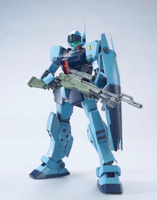 Gundam: Master Grade - GM Sniper 2 1:100 Model Kit | bol.com