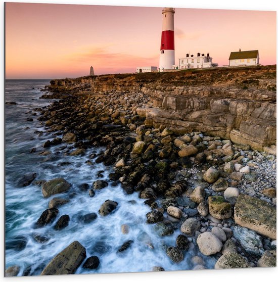 Dibond - Vuurtoren op Rots aan Zee - 100x100cm Foto op Aluminium ...