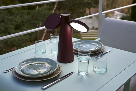 Fermob OTO outdoor/indoor lamp - h. 27 cm - Cerise noir - Mobiele lamp ...