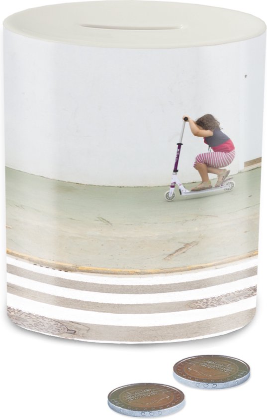 Spaarpot - Spaarblik - Kind op de stoep met de step - Spaarpotten ...