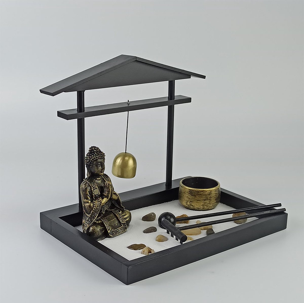 Zentuin met gong - Kantoor tuintje met Boeddha, gong, zand, stenen ...