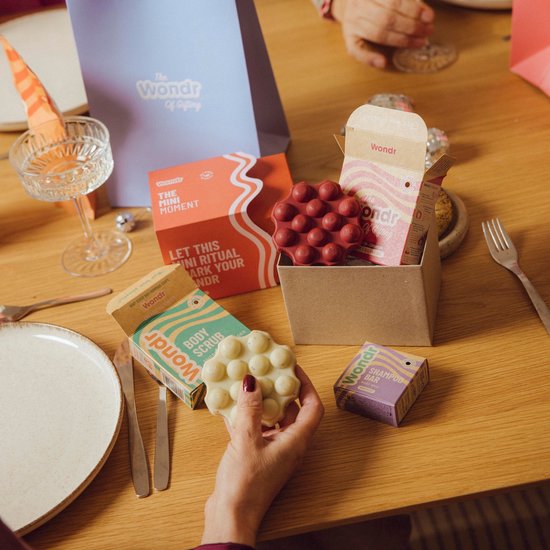 The Mini Moment - Wondr Gift - Kruidige shower essentials | bol