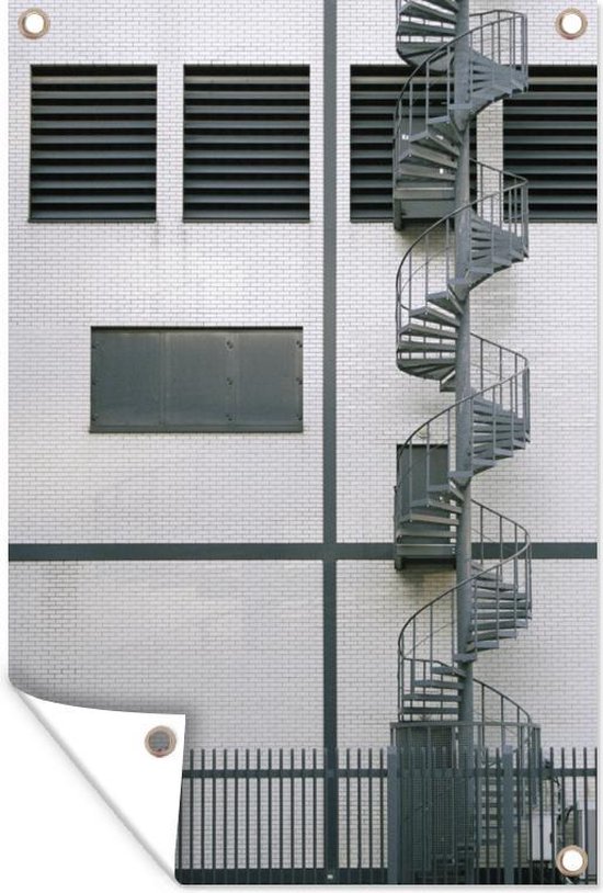 Tuinposters buiten Een wenteltrap die dient als brandtrap - 60x90 cm ...