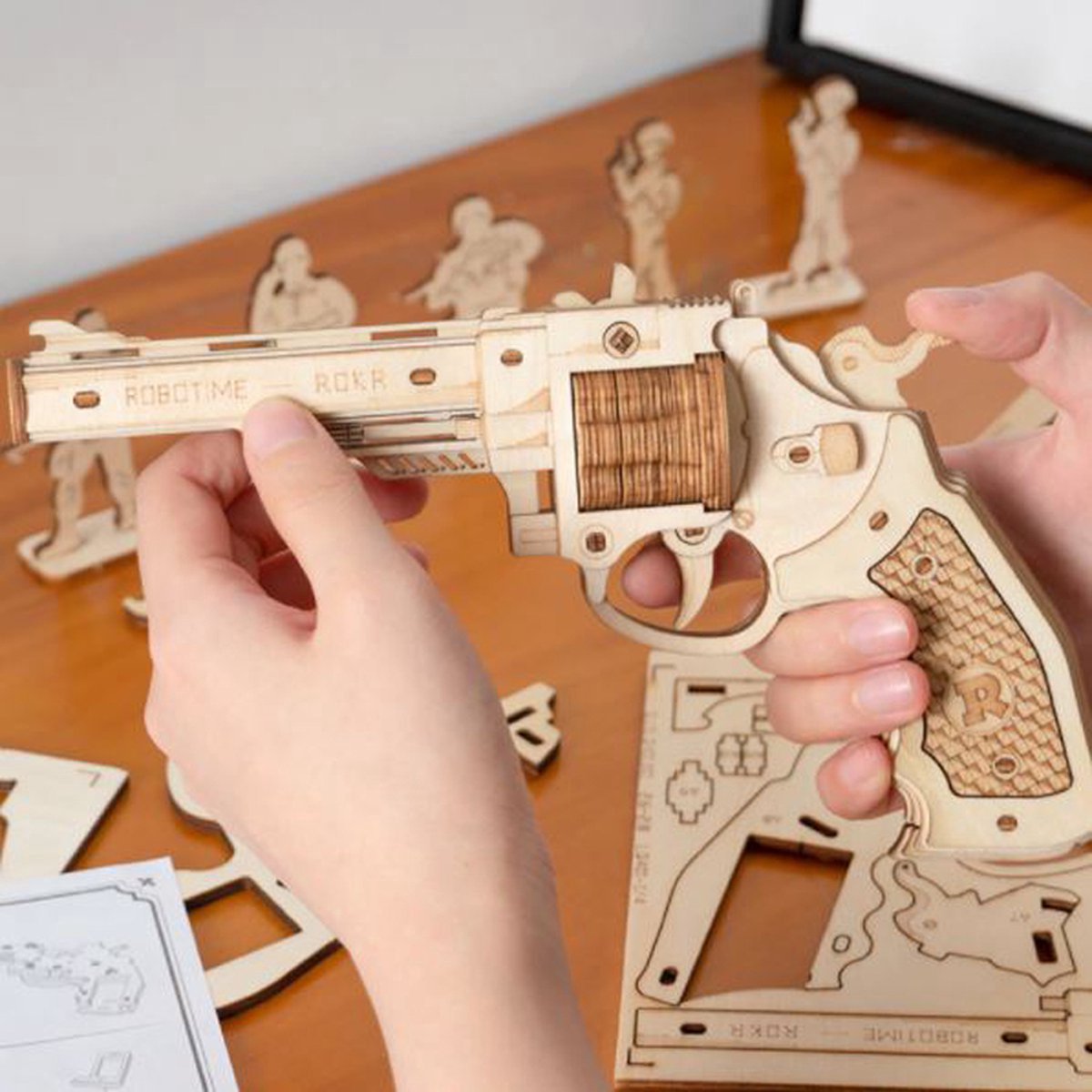 Revolver 3D Bouwpakket - Bouwpakket Volwassenen - 102 Onderdelen - Luxe ...