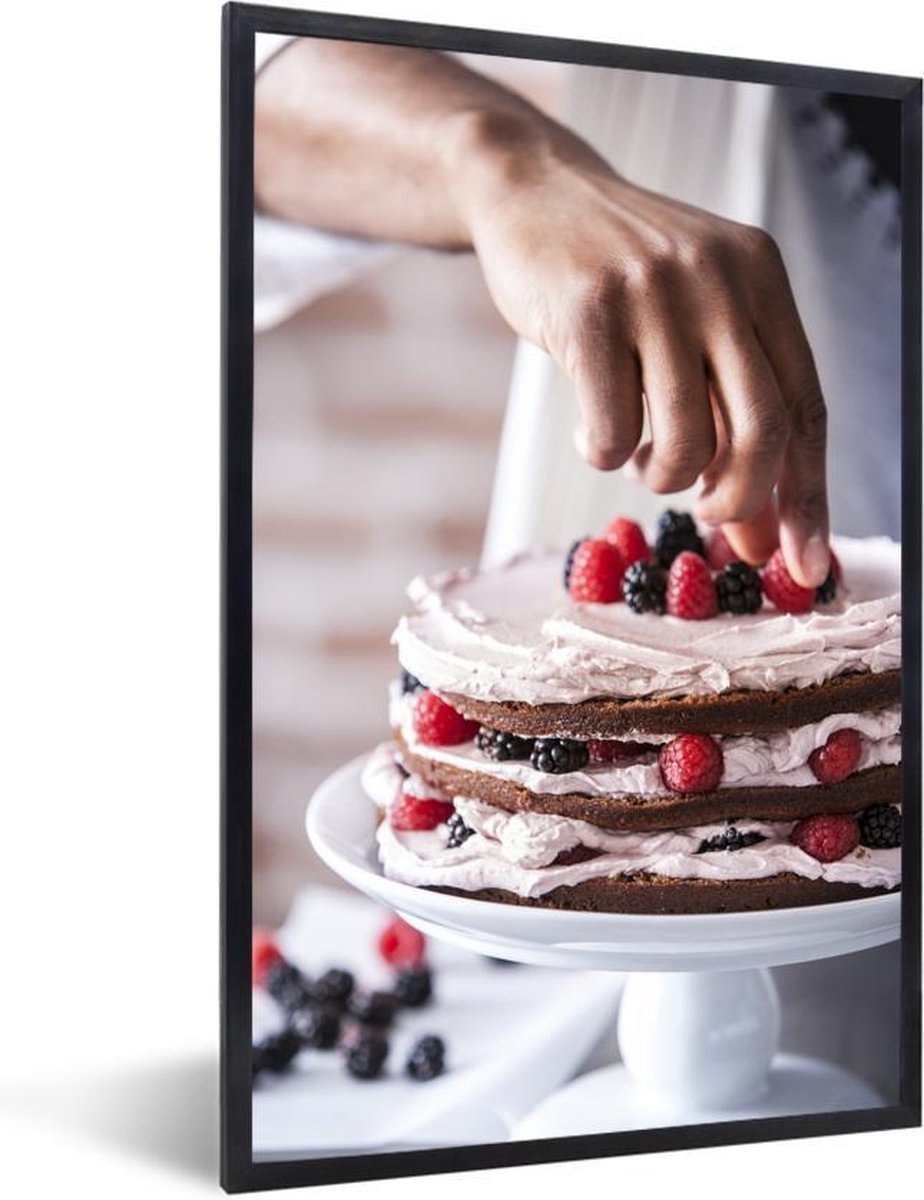 Fotolijst incl. Poster - Chocoladecake met bessen en slagroomvulling ...