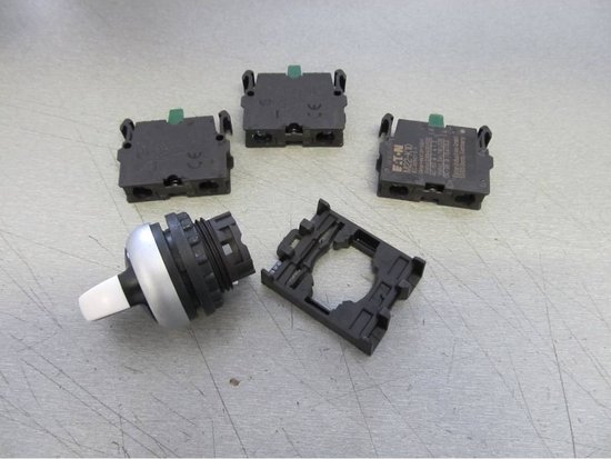 Eaton 110923 M22-WRK-3K10-BVP Keuzeschakelaar Kunststof frontring Knevel Zwart 1 stuk(s) | bol