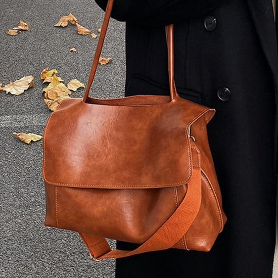 Damestassen - schoudertas Doris bruin - leerlook - compacte tas ...