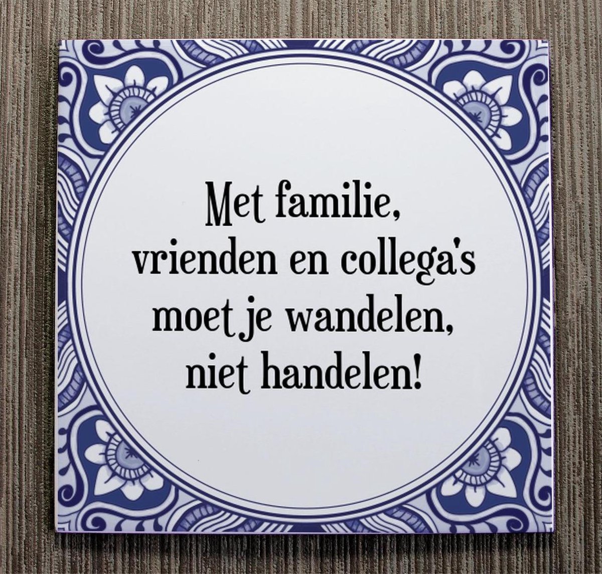 Tegeltje met Spreuk (Tegeltjeswijsheid): Met familie, vrienden en collega's moet je... | bol.com