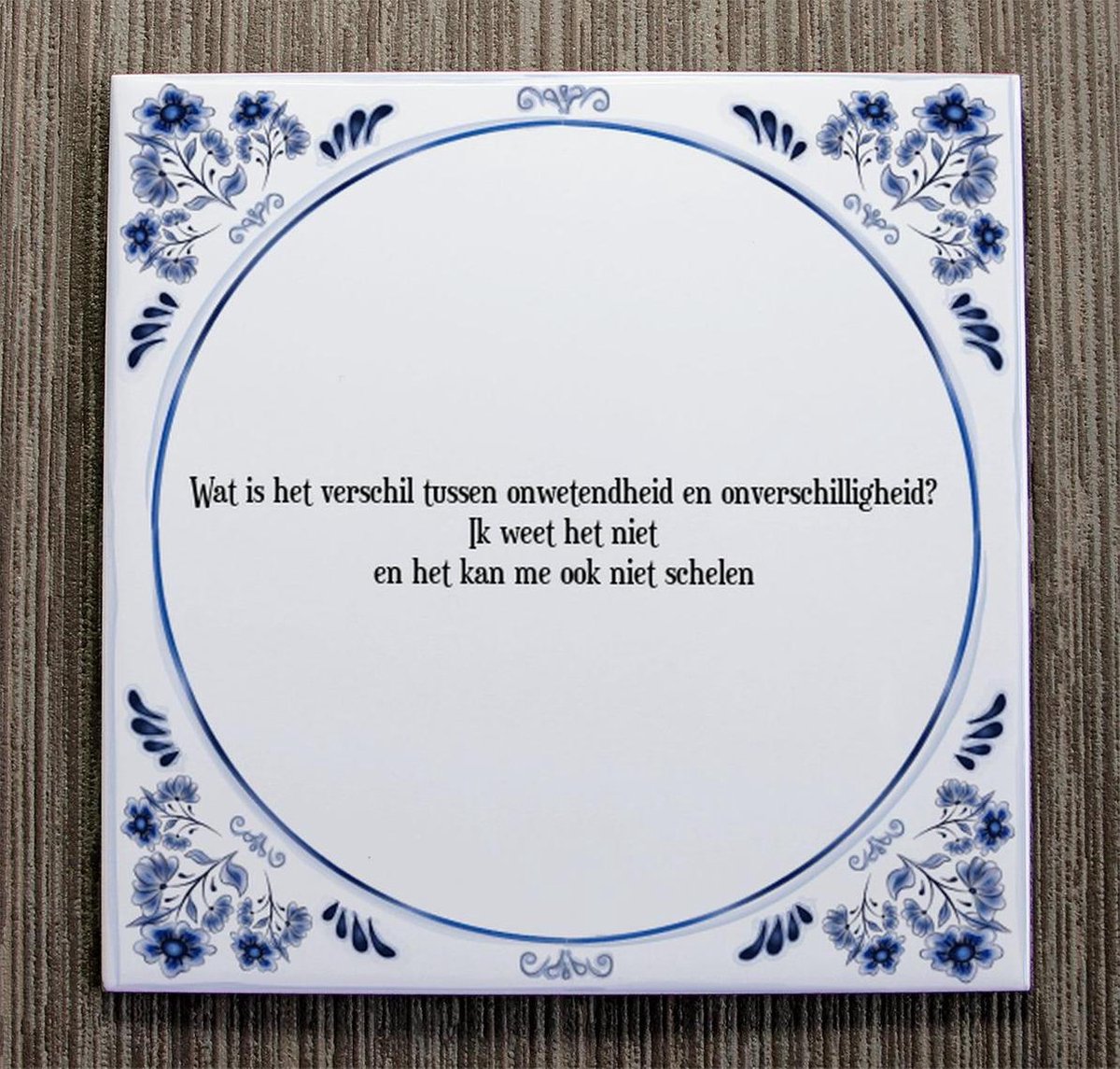 Tegeltje met Spreuk (Tegeltjeswijsheid): Wat is het verschil tussen onwetendheid en... | bol.com