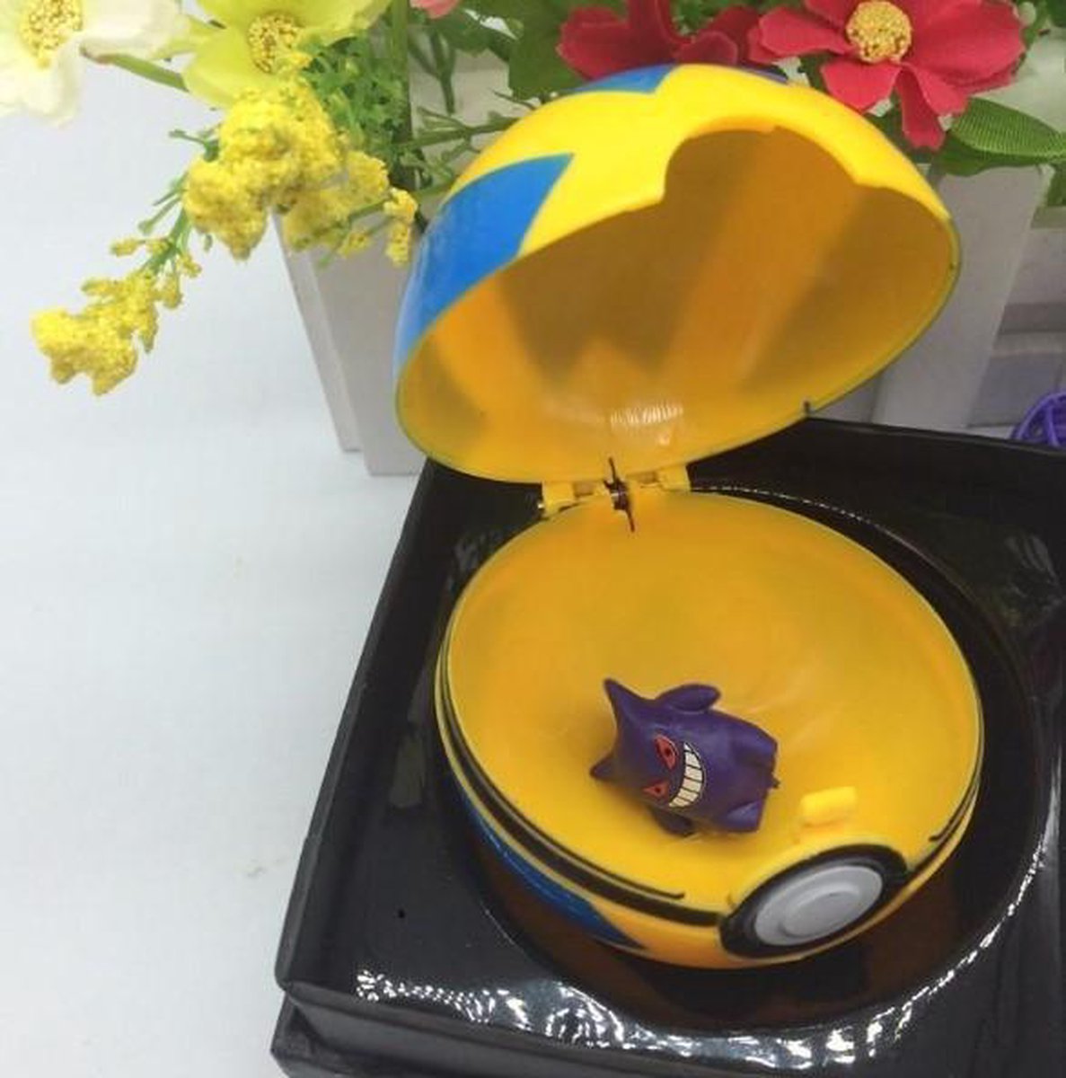 Pokemonbal, pokebal + figuur 144 varianten beschikbaar Pokemon bal ...