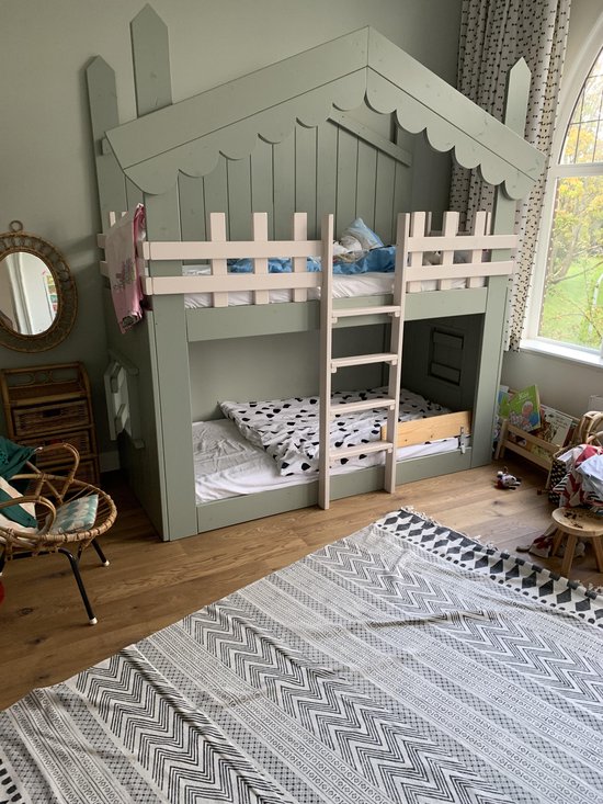 Sarah Bedhuisje | Boomhutbed | Steigerhout | Kinderbed | Groen met roze ...