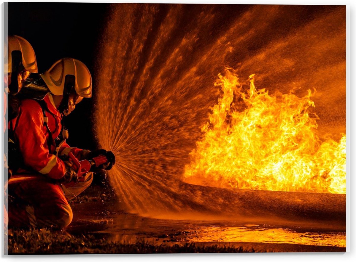 bol.com | Plexiglas - Twee Brandweermannen in Actie bij Vuur - 40x30cm ...